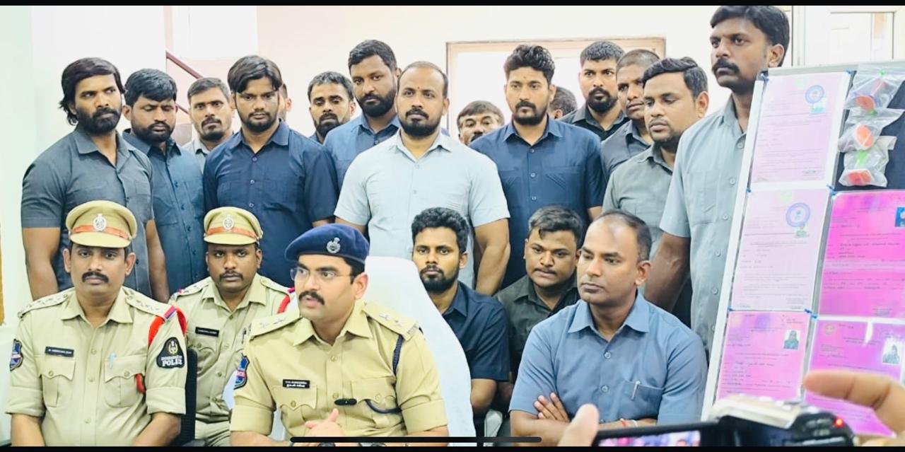 Gang nabbed for cheating people on pretext of allotting double bed room ...