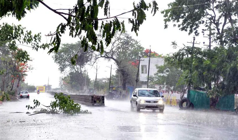 Heavy Rains Throw Hyderabad Out of Gear; Roads Flooded, Traffic Snarls ...