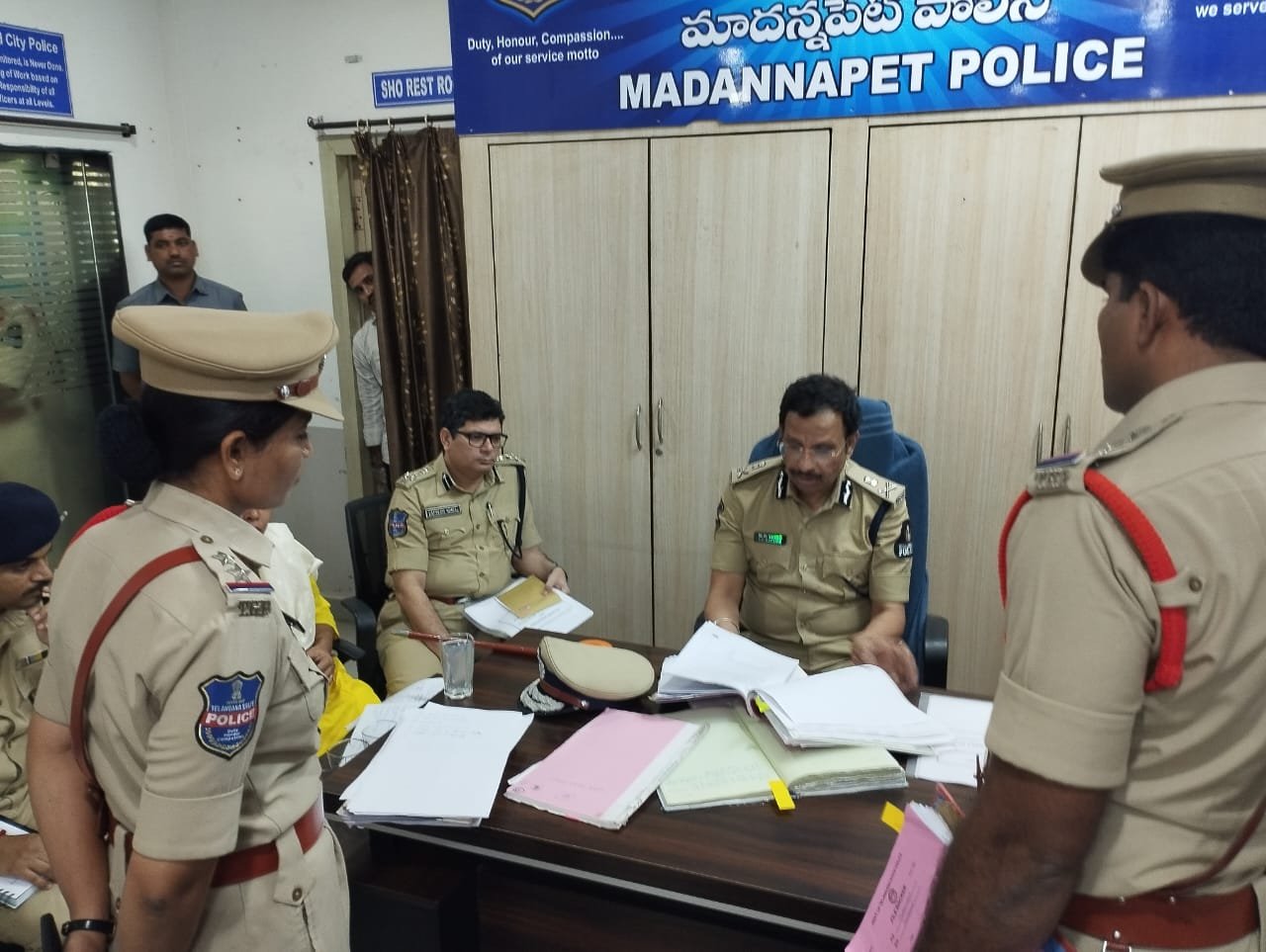 CP Hyd V C Sajjanar IPS visits Madannapet police station ...